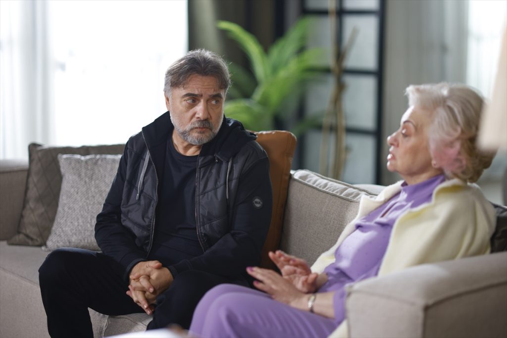 Ev Hapsi'nin Aziz Saygın'ı Oktay Kaynarca Kimdir? Kaç Yaşında, Evli mi ...
